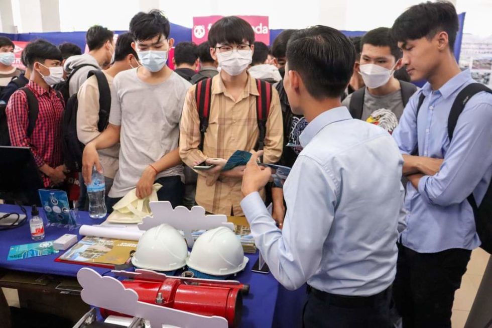 ET&S Engineering Import Export participated in the Job fair for engineers at Institute of ...